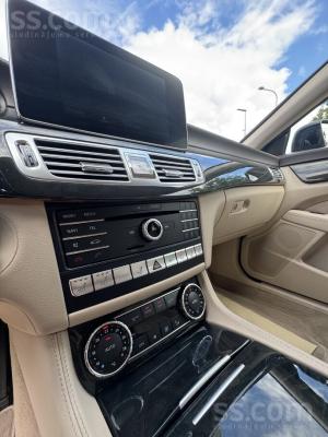 Blue Mercedes-Benz CLS 350 2014 in Riga, with an engine capacity of 3.00 L and mileage of 325 thousand km for 14990 €, photo 13 on AUTOMOTO.COM.LV