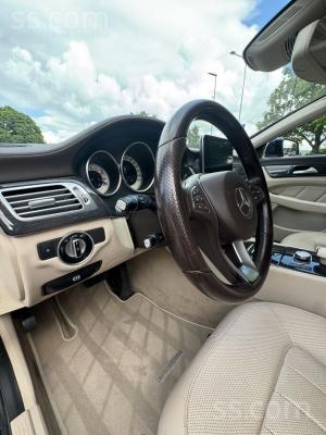Blue Mercedes-Benz CLS 350 2014 in Riga, with an engine capacity of 3.00 L and mileage of 325 thousand km for 14990 €, photo 14 on AUTOMOTO.COM.LV