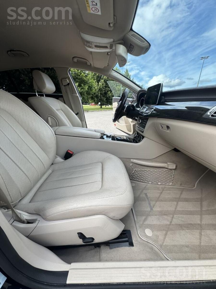 Blue Mercedes-Benz CLS 350 2014 in Riga, with an engine capacity of 3.00 L and mileage of 325 thousand km for 14990 €, photo 17 on AUTOMOTO.COM.LV