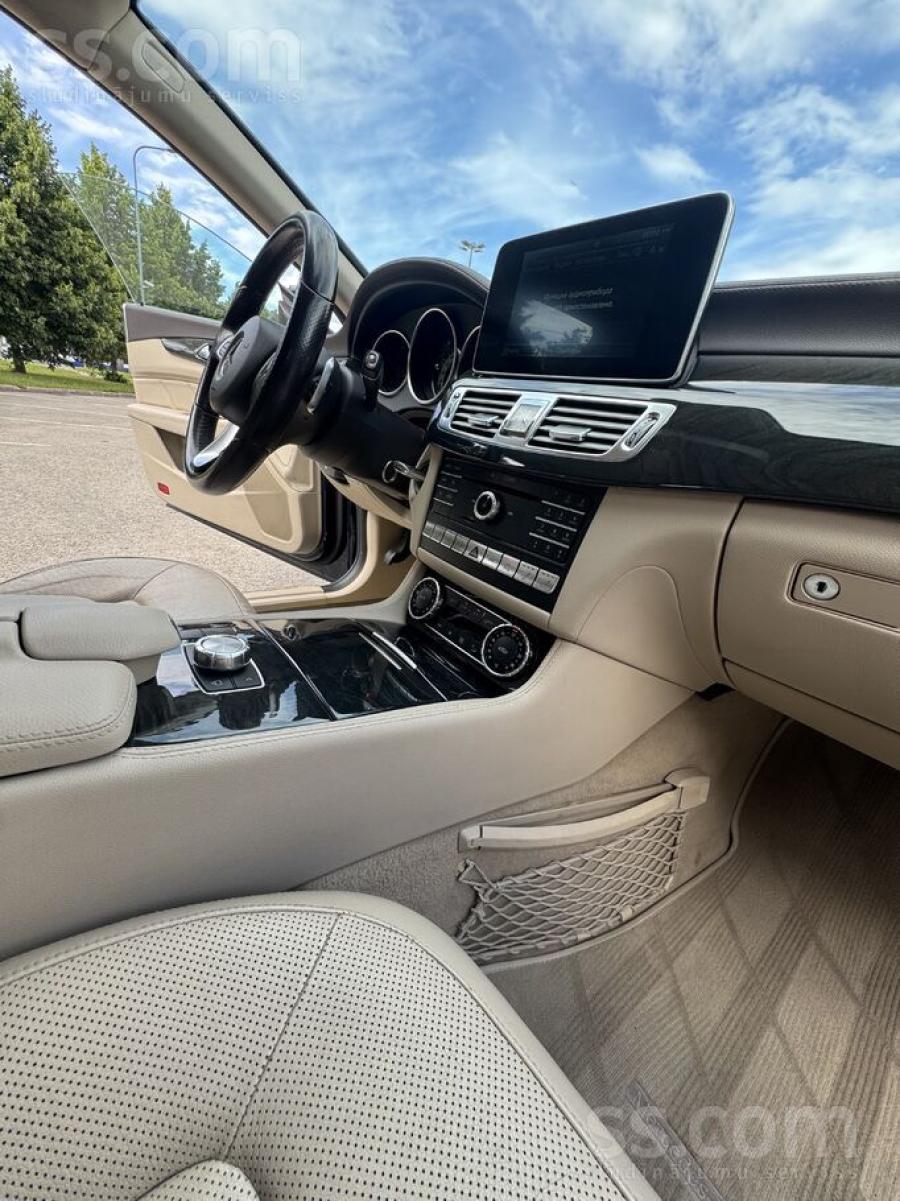 Blue Mercedes-Benz CLS 350 2014 in Riga, with an engine capacity of 3.00 L and mileage of 325 thousand km for 14990 €, photo 19 on AUTOMOTO.COM.LV
