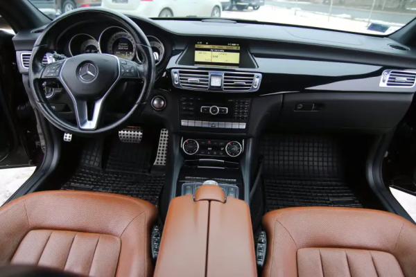 Brūns Mercedes-Benz CLS 350 2012 Rīga, ar dzinēja tilpumu 3.00 L un nobraukumu 272 tūkst. km par 13490 €, foto 8 vietnē AUTOMOTO.COM.LV