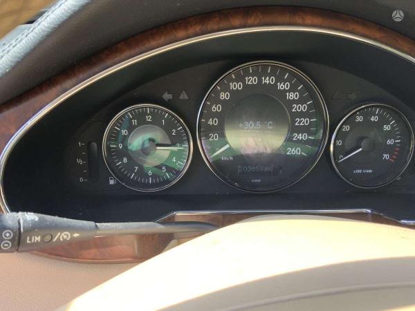 Brown Mercedes-Benz CLS 350 2006 in Siauliai, with an engine capacity of 0.00 L and mileage of 204 thousand km for 5000 €, photo 1 on AUTOMOTO.COM.LV