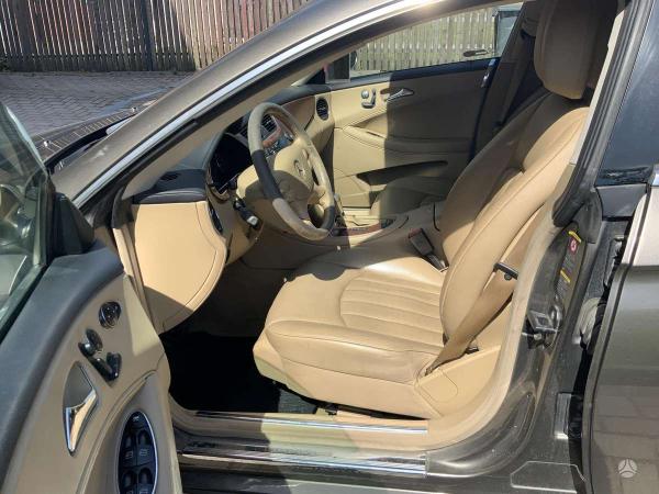 Brown Mercedes-Benz CLS 350 2006 in Siauliai, with an engine capacity of 0.00 L and mileage of 204 thousand km for 5000 €, photo 2 on AUTOMOTO.COM.LV