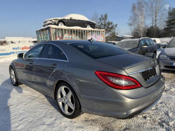 Brown Mercedes-Benz CLS 350 2012 in Ukmerge, with an engine capacity of 3.00 L and mileage of 209 thousand km for 11999 €, photo 4 on AUTOMOTO.COM.LV