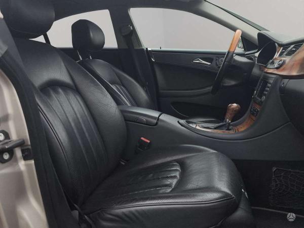 Pelēks Mercedes-Benz CLS 350 2006 Viļņa, ar dzinēja tilpumu 3.50 L un nobraukumu 268 tūkst. km par 4999 €, foto 8 vietnē AUTOMOTO.COM.LV