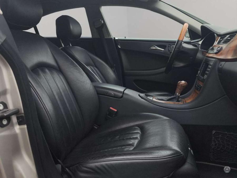 Grey Mercedes-Benz CLS 350 2006 in Vilnius, with an engine capacity of 3.50 L and mileage of 268 thousand km for 4999 €, photo 9 on AUTOMOTO.COM.LV