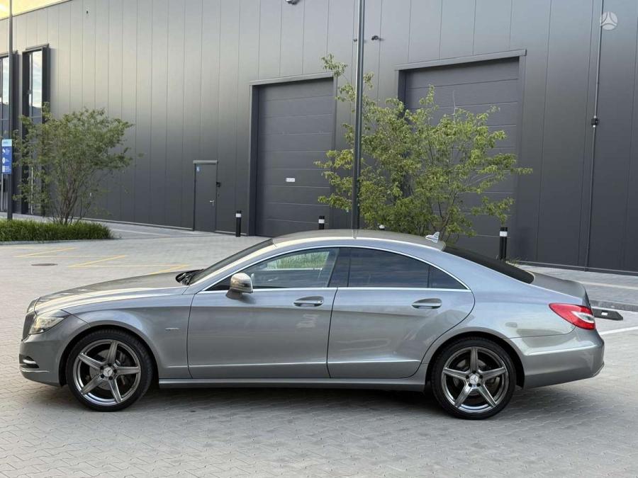 Grey Mercedes-Benz CLS 350 2011 in Vilnius, with an engine capacity of 2.99 L and mileage of 314 thousand km for 12300 €, photo 5 on AUTOMOTO.COM.LV