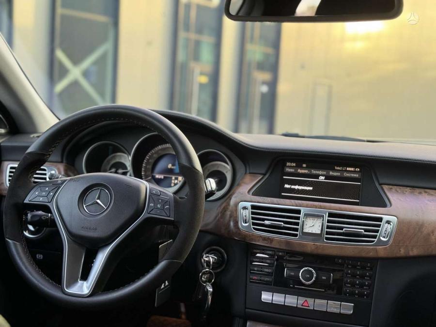 Grey Mercedes-Benz CLS 350 2011 in Vilnius, with an engine capacity of 2.99 L and mileage of 314 thousand km for 12300 €, photo 6 on AUTOMOTO.COM.LV