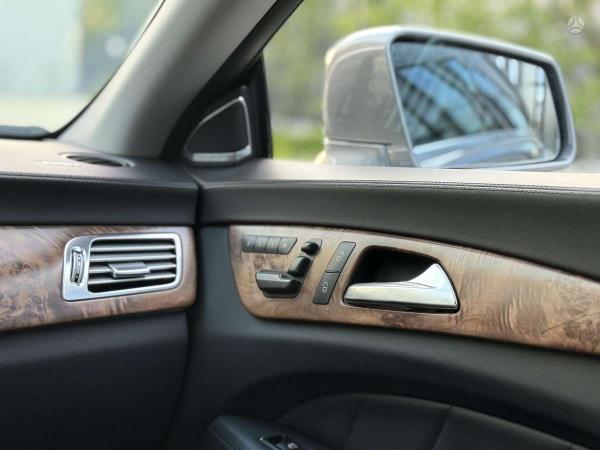 Grey Mercedes-Benz CLS 350 2011 in Vilnius, with an engine capacity of 2.99 L and mileage of 314 thousand km for 12300 €, photo 7 on AUTOMOTO.COM.LV