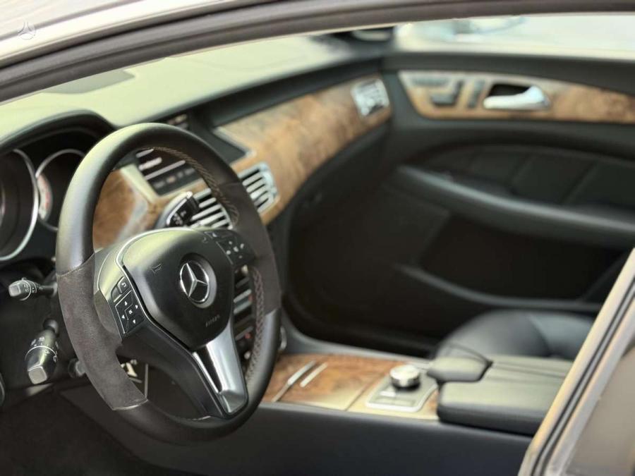 Grey Mercedes-Benz CLS 350 2011 in Vilnius, with an engine capacity of 2.99 L and mileage of 314 thousand km for 12300 €, photo 15 on AUTOMOTO.COM.LV