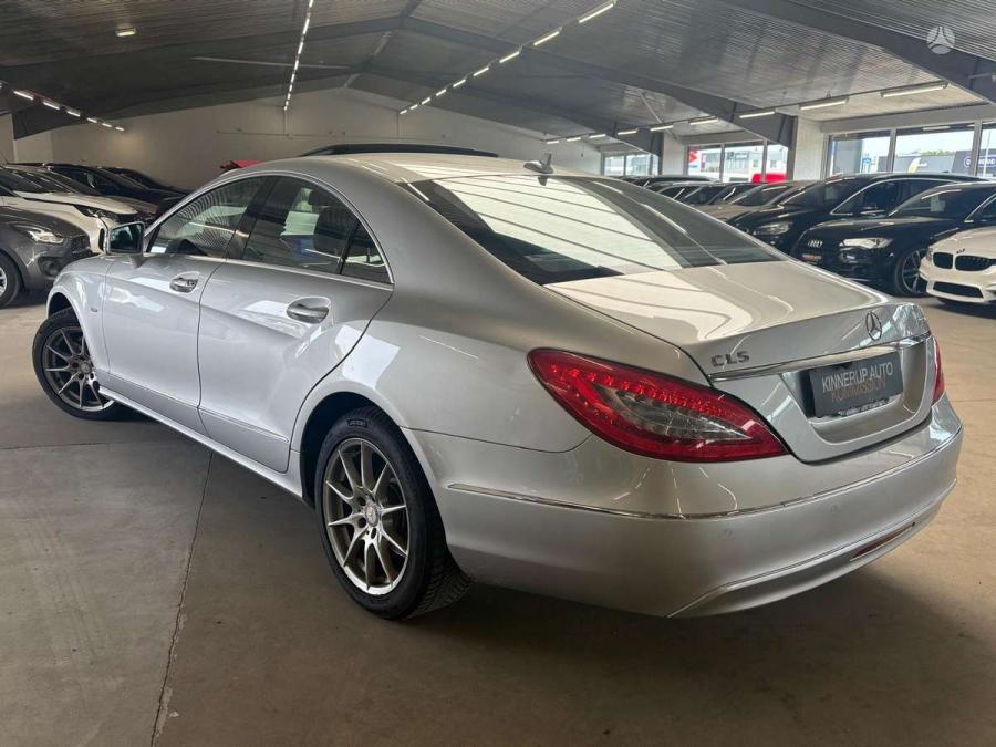 Grey Mercedes-Benz CLS 350 2011 in Panevezys, with an engine capacity of 2.99 L and mileage of 164 thousand km for 11500 €, photo 4 on AUTOMOTO.COM.LV