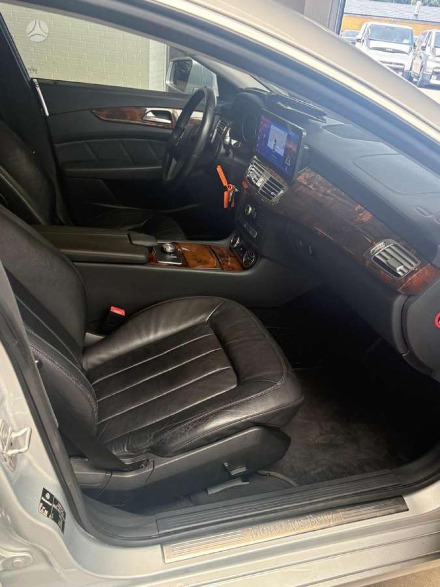 Grey Mercedes-Benz CLS 350 2011 in Panevezys, with an engine capacity of 2.99 L and mileage of 164 thousand km for 11500 €, photo 7 on AUTOMOTO.COM.LV