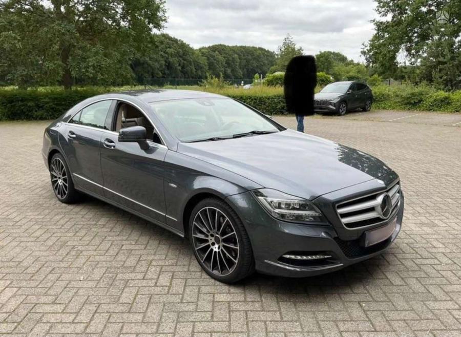 Grey Mercedes-Benz CLS 350 2012 in Kaunas, with an engine capacity of 2.99 L and mileage of 216 thousand km for 13900 €, photo 4 on AUTOMOTO.COM.LV