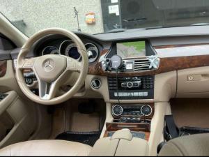 Grey Mercedes-Benz CLS 350 2012 in Kaunas, with an engine capacity of 2.99 L and mileage of 216 thousand km for 13900 €, photo 8 on AUTOMOTO.COM.LV