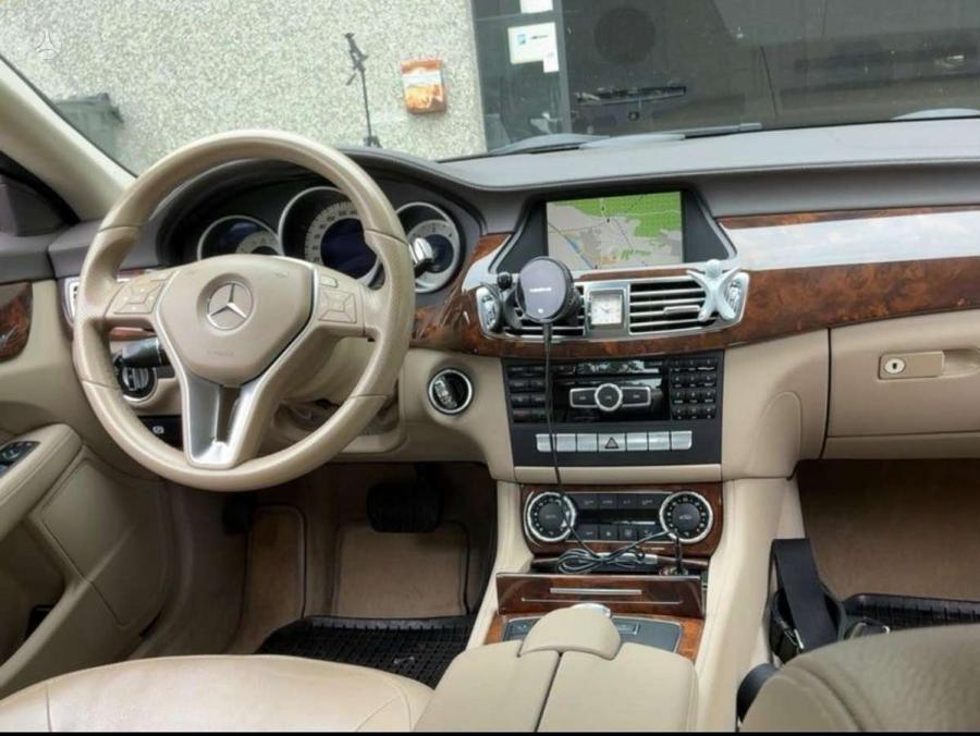 Grey Mercedes-Benz CLS 350 2012 in Kaunas, with an engine capacity of 2.99 L and mileage of 216 thousand km for 13900 €, photo 8 on AUTOMOTO.COM.LV