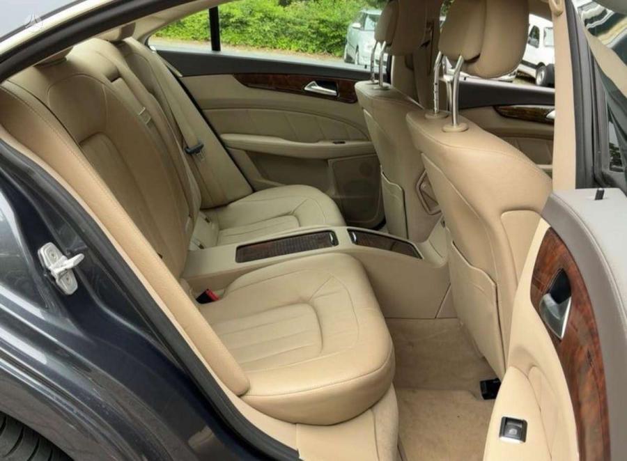 Grey Mercedes-Benz CLS 350 2012 in Kaunas, with an engine capacity of 2.99 L and mileage of 216 thousand km for 13900 €, photo 10 on AUTOMOTO.COM.LV