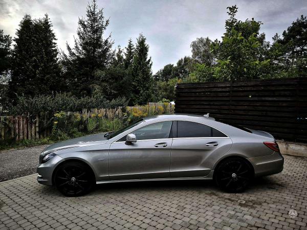 Grey Mercedes-Benz CLS 350 2012 in Vilnius, with an engine capacity of 2.99 L and mileage of 324 thousand km for 10450 €, photo 7 on AUTOMOTO.COM.LV