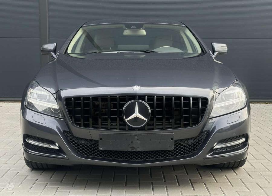 Grey Mercedes-Benz CLS 350 2012 in Kaunas, with an engine capacity of 2.99 L and mileage of 217 thousand km for 13900 €, photo 3 on AUTOMOTO.COM.LV