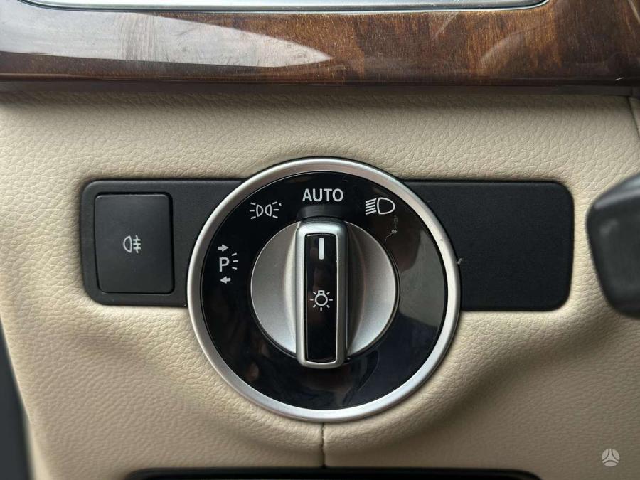 Grey Mercedes-Benz CLS 350 2012 in Kaunas, with an engine capacity of 2.99 L and mileage of 217 thousand km for 13900 €, photo 13 on AUTOMOTO.COM.LV
