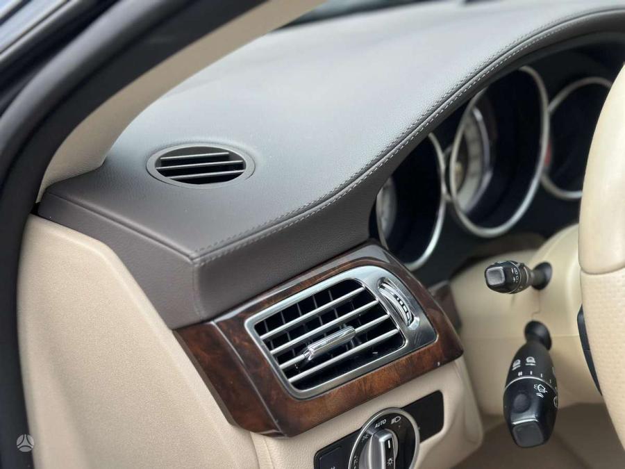 Grey Mercedes-Benz CLS 350 2012 in Kaunas, with an engine capacity of 2.99 L and mileage of 217 thousand km for 13900 €, photo 15 on AUTOMOTO.COM.LV