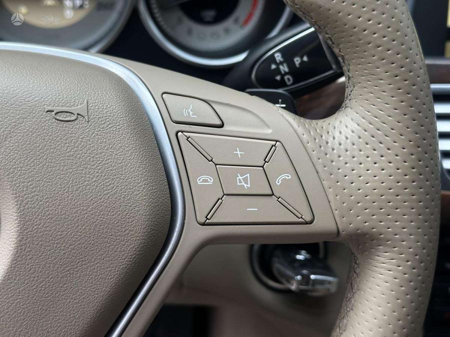 Grey Mercedes-Benz CLS 350 2012 in Kaunas, with an engine capacity of 2.99 L and mileage of 217 thousand km for 13900 €, photo 17 on AUTOMOTO.COM.LV
