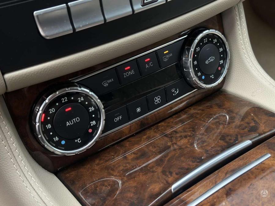 Grey Mercedes-Benz CLS 350 2012 in Kaunas, with an engine capacity of 2.99 L and mileage of 217 thousand km for 13900 €, photo 22 on AUTOMOTO.COM.LV