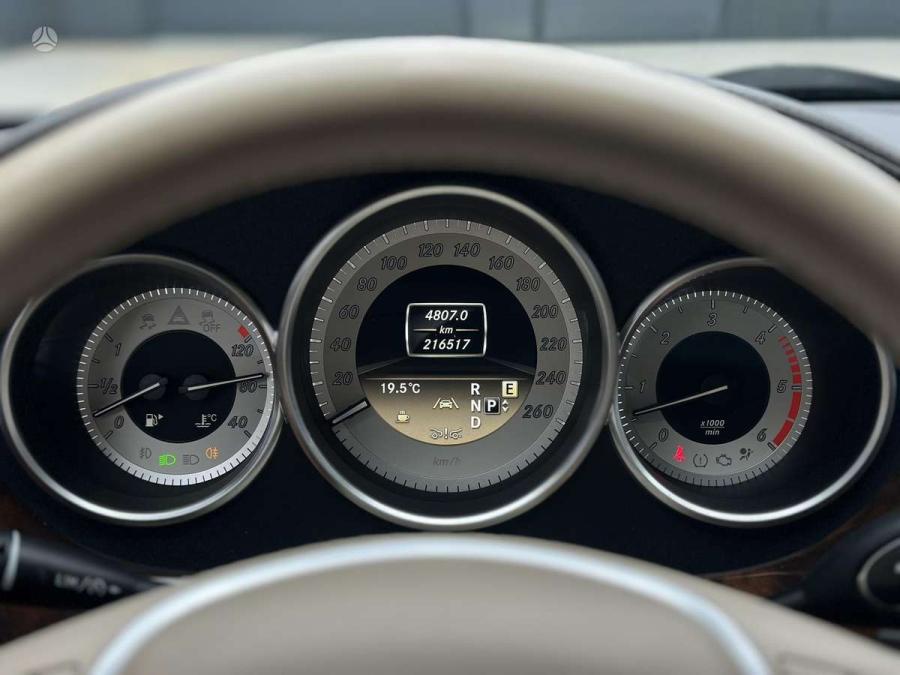 Grey Mercedes-Benz CLS 350 2012 in Kaunas, with an engine capacity of 2.99 L and mileage of 217 thousand km for 13900 €, photo 26 on AUTOMOTO.COM.LV