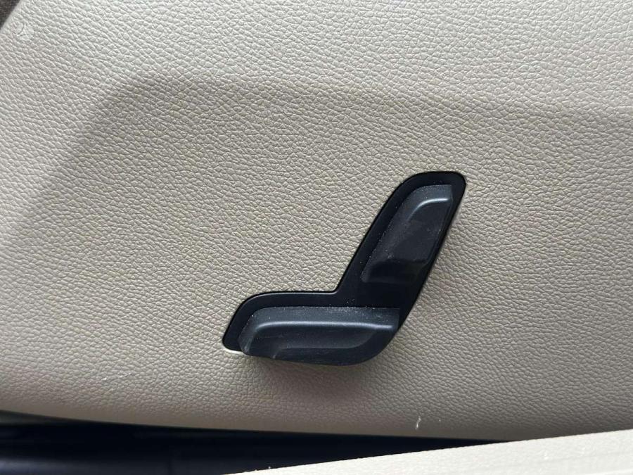 Grey Mercedes-Benz CLS 350 2012 in Kaunas, with an engine capacity of 2.99 L and mileage of 217 thousand km for 13900 €, photo 27 on AUTOMOTO.COM.LV