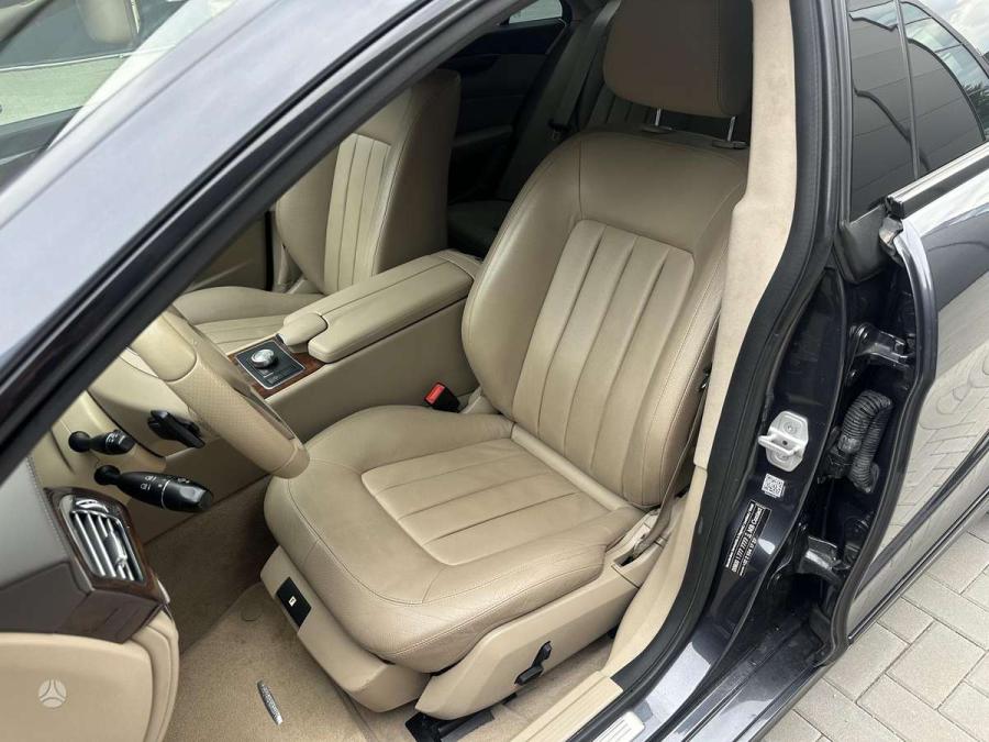 Grey Mercedes-Benz CLS 350 2012 in Kaunas, with an engine capacity of 2.99 L and mileage of 217 thousand km for 13900 €, photo 28 on AUTOMOTO.COM.LV