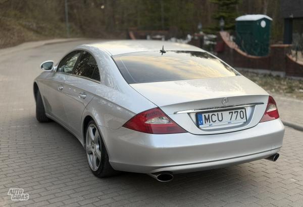 Pelēks Mercedes-Benz CLS 350 2005 Viļņa, ar dzinēja tilpumu 3.50 L un nobraukumu 329 tūkst. km par 2950 €, foto 2 vietnē AUTOMOTO.COM.LV