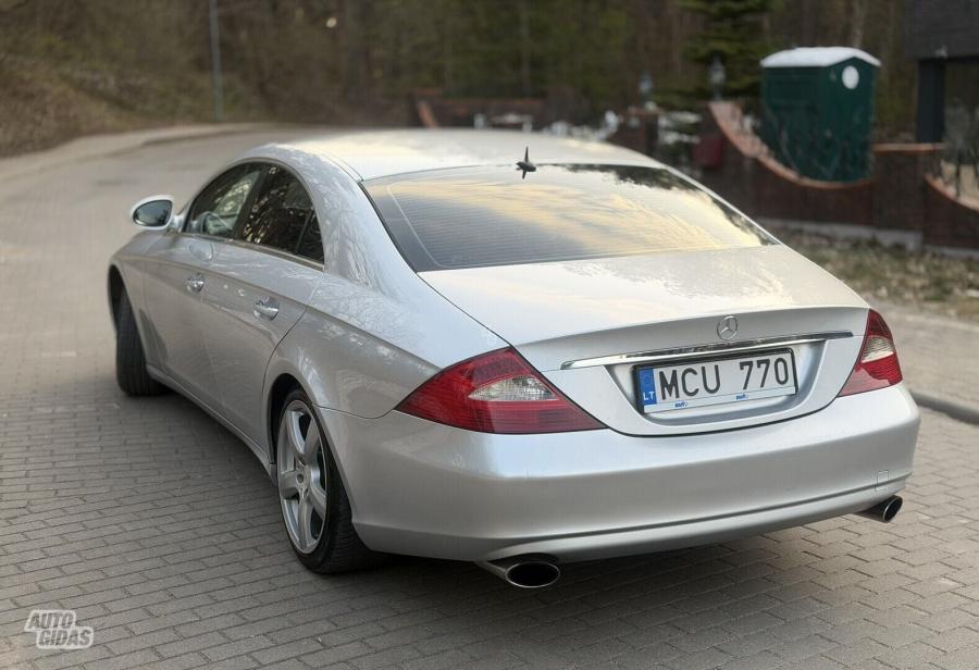 Grey Mercedes-Benz CLS 350 2005 in Vilnius, with an engine capacity of 3.50 L and mileage of 329 thousand km for 2950 €, photo 3 on AUTOMOTO.COM.LV