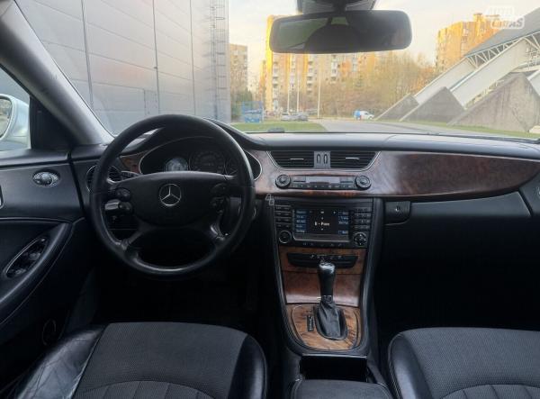 Pelēks Mercedes-Benz CLS 350 2005 Viļņa, ar dzinēja tilpumu 3.50 L un nobraukumu 329 tūkst. km par 2950 €, foto 9 vietnē AUTOMOTO.COM.LV