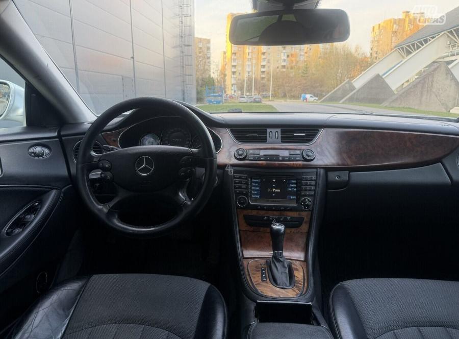 Grey Mercedes-Benz CLS 350 2005 in Vilnius, with an engine capacity of 3.50 L and mileage of 329 thousand km for 2950 €, photo 10 on AUTOMOTO.COM.LV