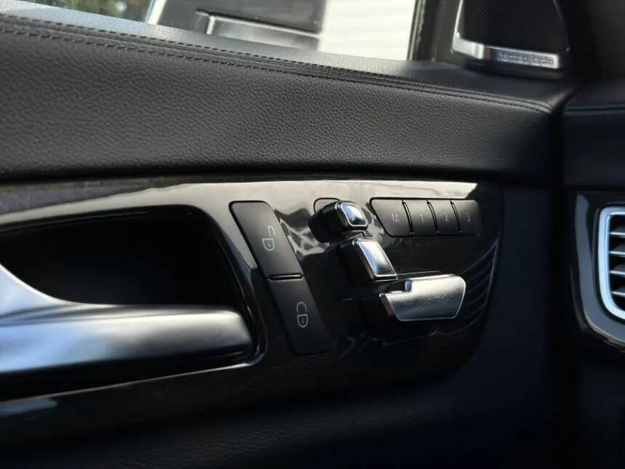 Pelēks Mercedes-Benz CLS 350 2011 Rīga, ar dzinēja tilpumu 3.00 L un nobraukumu 290 tūkst. km par 14990 €, foto 12 vietnē AUTOMOTO.COM.LV