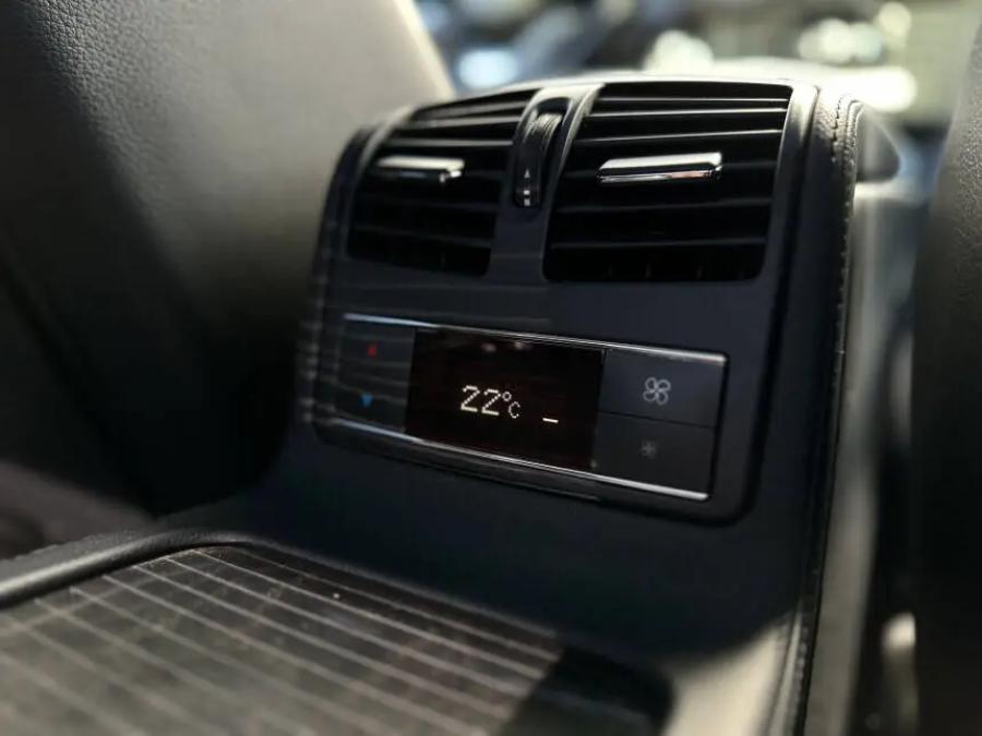Pelēks Mercedes-Benz CLS 350 2011 Rīga, ar dzinēja tilpumu 3.00 L un nobraukumu 290 tūkst. km par 14990 €, foto 19 vietnē AUTOMOTO.COM.LV