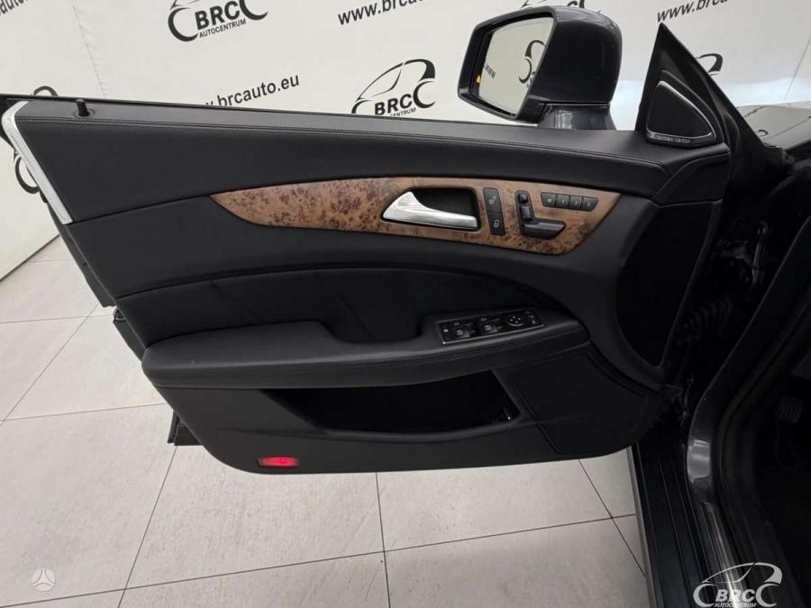 Grey Mercedes-Benz CLS 350 2012 in Vilnius, with an engine capacity of 2.99 L and mileage of 263 thousand km for 12900 €, photo 22 on AUTOMOTO.COM.LV
