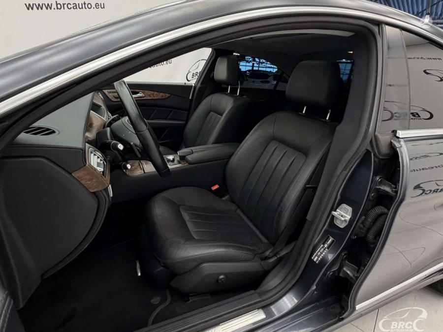 Grey Mercedes-Benz CLS 350 2012 in Vilnius, with an engine capacity of 2.99 L and mileage of 263 thousand km for 12900 €, photo 25 on AUTOMOTO.COM.LV