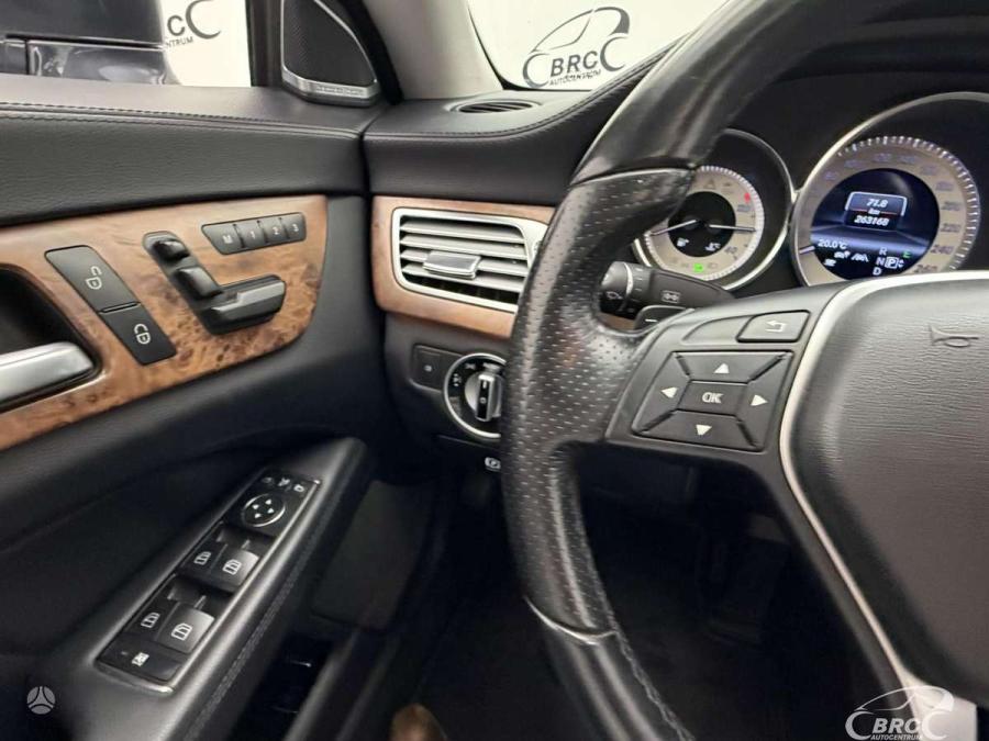 Grey Mercedes-Benz CLS 350 2012 in Vilnius, with an engine capacity of 2.99 L and mileage of 263 thousand km for 12900 €, photo 32 on AUTOMOTO.COM.LV
