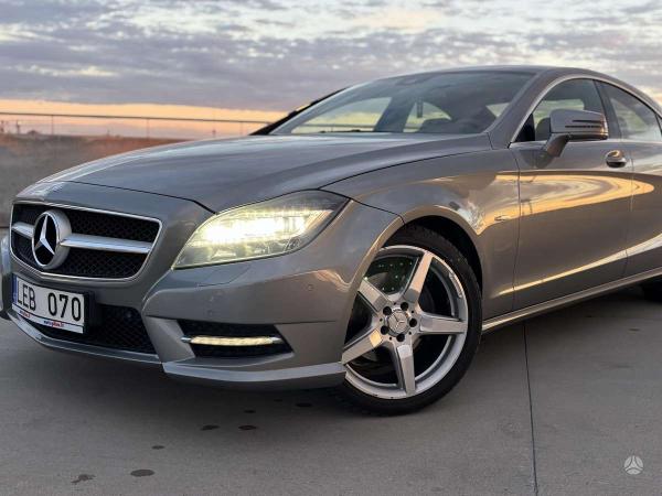 Grey Mercedes-Benz CLS 350 2012 in Vilnius, with an engine capacity of 2.99 L and mileage of 350 thousand km for 10350 €, photo 3 on AUTOMOTO.COM.LV
