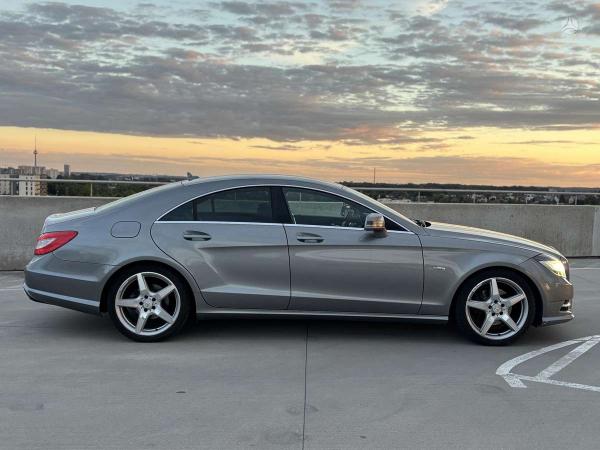 Grey Mercedes-Benz CLS 350 2012 in Vilnius, with an engine capacity of 2.99 L and mileage of 350 thousand km for 10350 €, photo 5 on AUTOMOTO.COM.LV