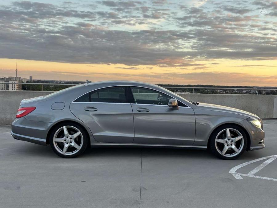 Pelēks Mercedes-Benz CLS 350 2012 Viļņa, ar dzinēja tilpumu 2.99 L un nobraukumu 350 tūkst. km par 10350 €, foto 6 vietnē AUTOMOTO.COM.LV