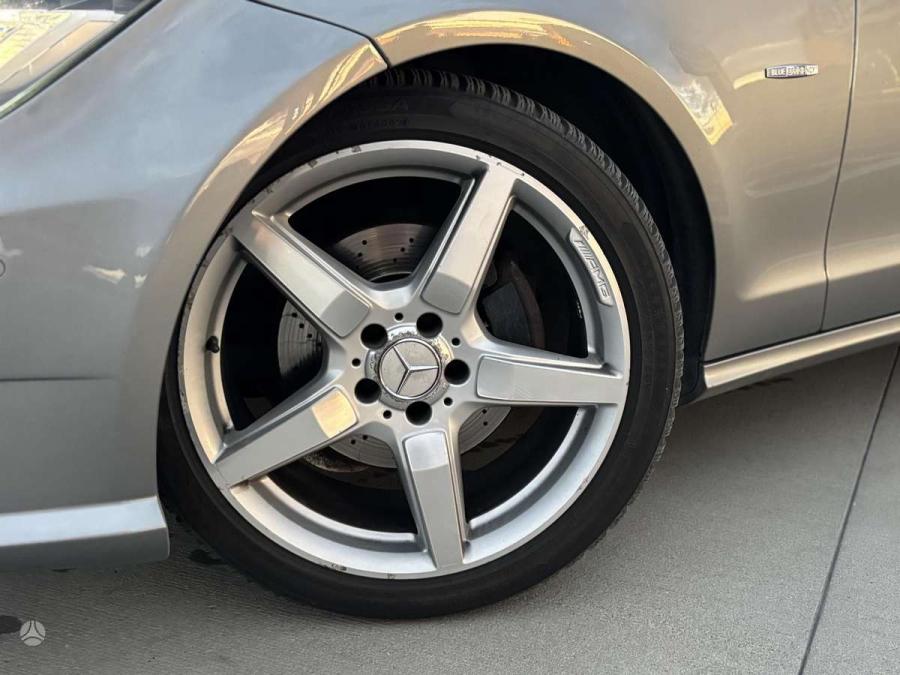 Pelēks Mercedes-Benz CLS 350 2012 Viļņa, ar dzinēja tilpumu 2.99 L un nobraukumu 350 tūkst. km par 10350 €, foto 13 vietnē AUTOMOTO.COM.LV