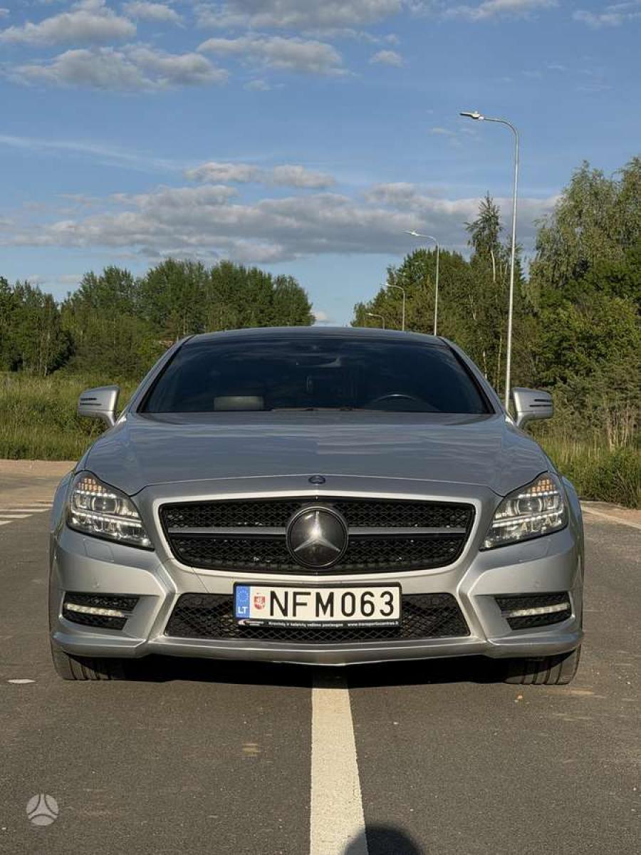 Grey Mercedes-Benz CLS 350 2012 in Visaginas, with an engine capacity of 2.99 L and mileage of 285 thousand km for 12000 €, photo 3 on AUTOMOTO.COM.LV