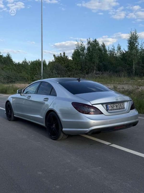 Grey Mercedes-Benz CLS 350 2012 in Visaginas, with an engine capacity of 2.99 L and mileage of 285 thousand km for 12000 €, photo 4 on AUTOMOTO.COM.LV