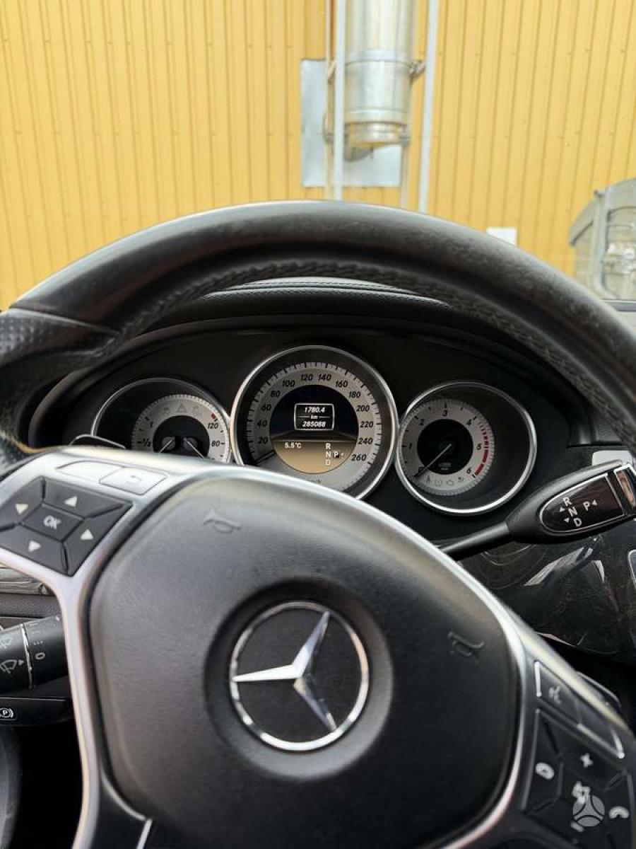 Grey Mercedes-Benz CLS 350 2012 in Visaginas, with an engine capacity of 2.99 L and mileage of 285 thousand km for 12000 €, photo 8 on AUTOMOTO.COM.LV