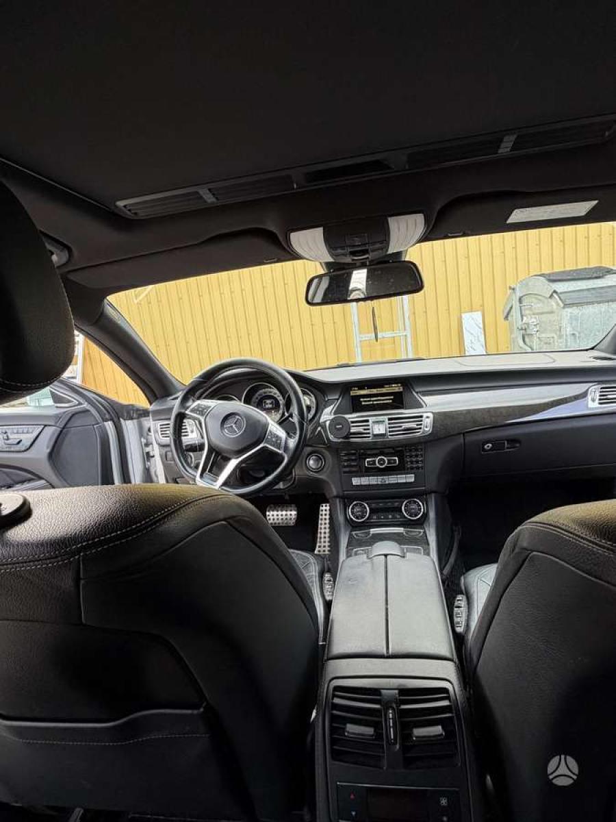 Grey Mercedes-Benz CLS 350 2012 in Visaginas, with an engine capacity of 2.99 L and mileage of 285 thousand km for 12000 €, photo 9 on AUTOMOTO.COM.LV