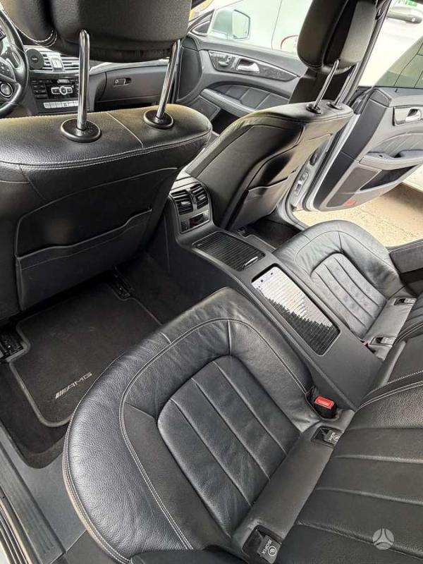 Grey Mercedes-Benz CLS 350 2012 in Visaginas, with an engine capacity of 2.99 L and mileage of 285 thousand km for 12000 €, photo 9 on AUTOMOTO.COM.LV
