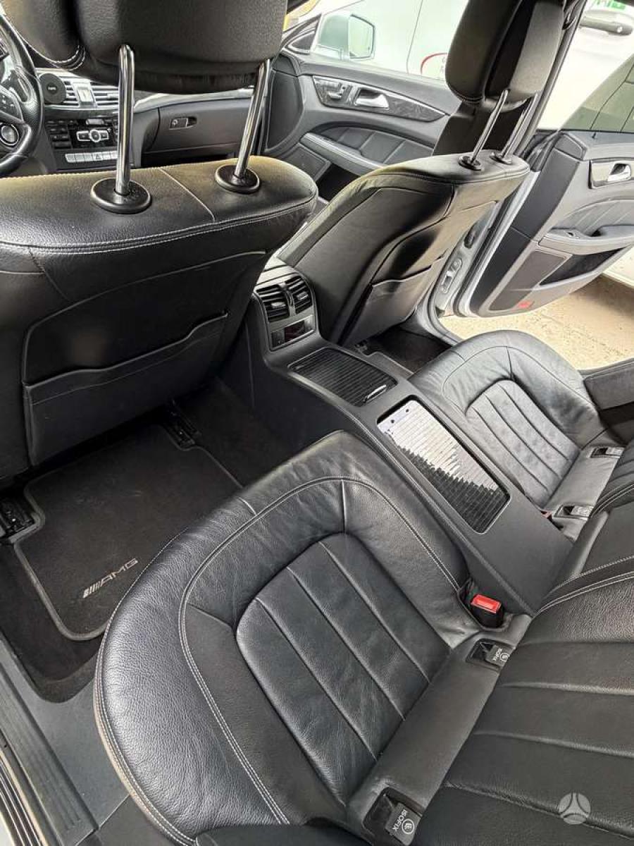 Grey Mercedes-Benz CLS 350 2012 in Visaginas, with an engine capacity of 2.99 L and mileage of 285 thousand km for 12000 €, photo 10 on AUTOMOTO.COM.LV