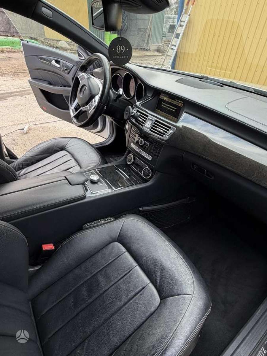 Grey Mercedes-Benz CLS 350 2012 in Visaginas, with an engine capacity of 2.99 L and mileage of 285 thousand km for 12000 €, photo 11 on AUTOMOTO.COM.LV
