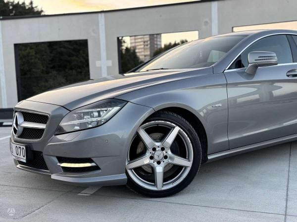 Grey Mercedes-Benz CLS 350 2012 in Vilnius, with an engine capacity of 2.99 L and mileage of 350 thousand km for 10650 €, photo 4 on AUTOMOTO.COM.LV